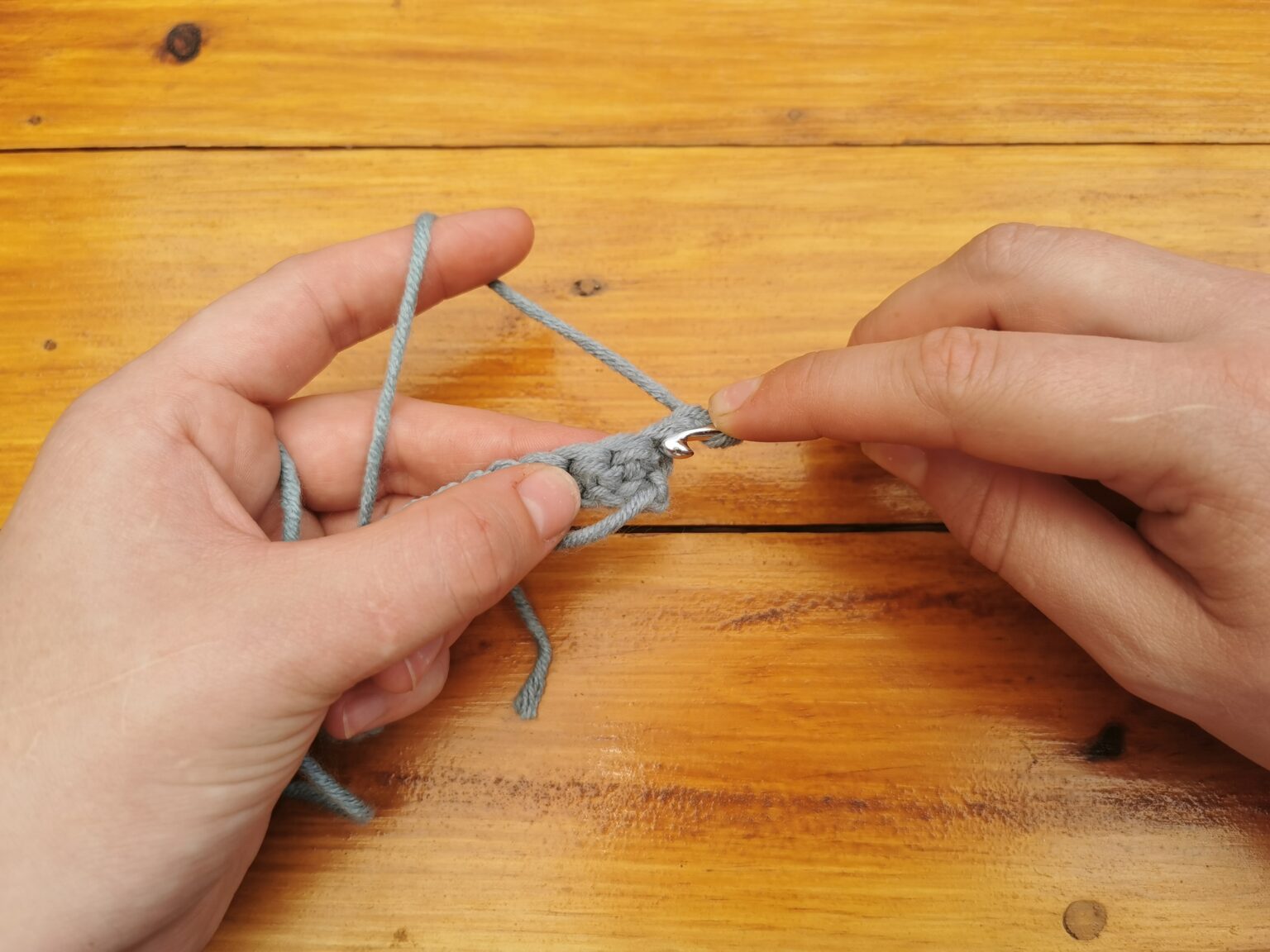 How to crochet: For Absolute beginners · Hopelessly Devoted Crochet