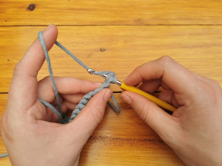 How to crochet: For Absolute beginners · Hopelessly Devoted Crochet