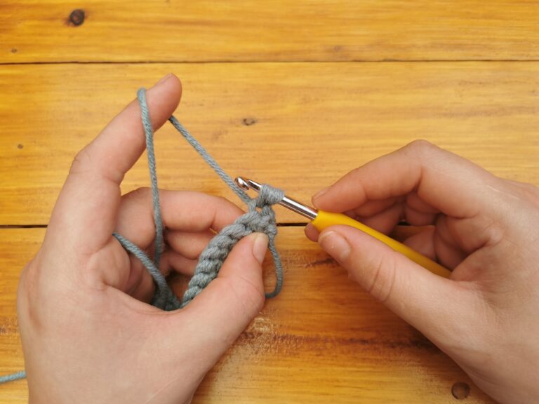 How to crochet: For Absolute beginners · Hopelessly Devoted Crochet