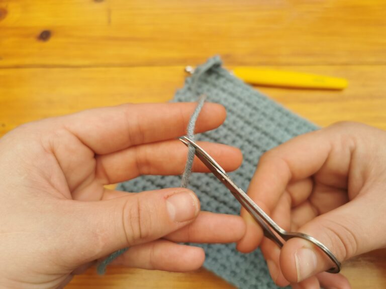 How to crochet: For Absolute beginners · Hopelessly Devoted Crochet